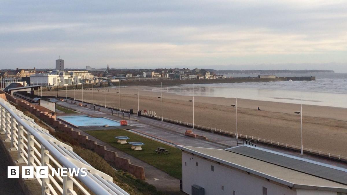 Bridlington South Beach water rated poor for third year running - BBC News