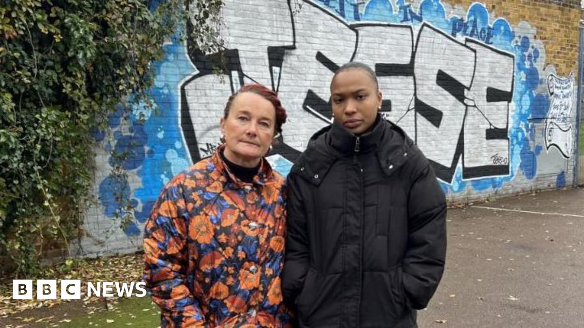 Peckham: Jesse Lloyd-Smith's family make plea to get 'justice' - BBC News