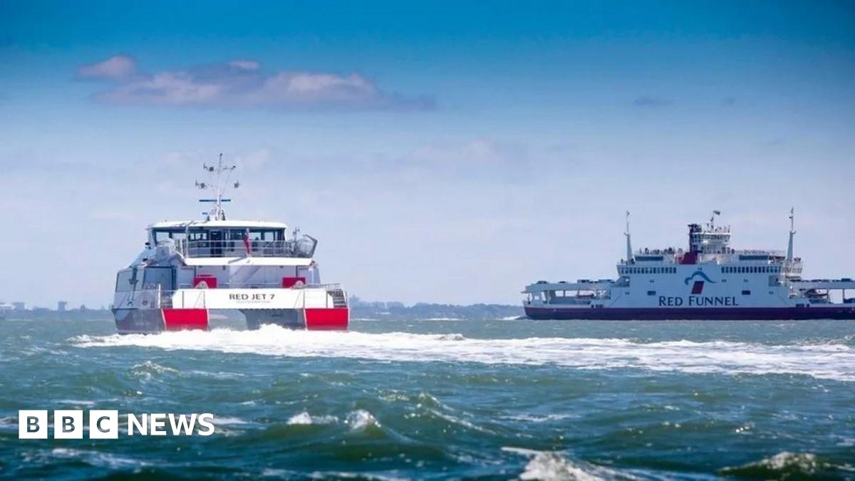 Isle of Wight: Red Jet services resume after technical fault - BBC News