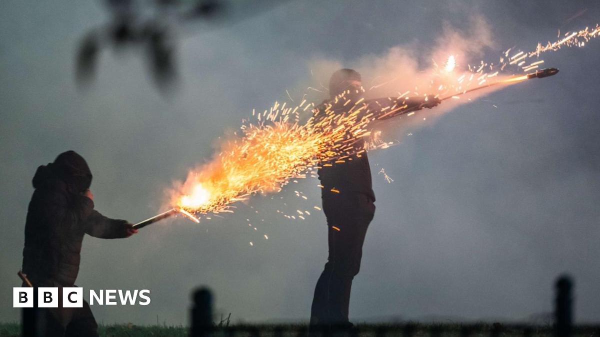 Firefighters take 1,000 calls during Bonfire Night attacks - BBC News