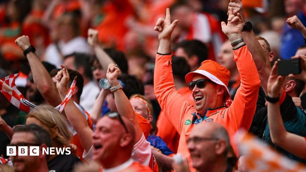 Fans on the hunt for All-Ireland tickets - BBC News