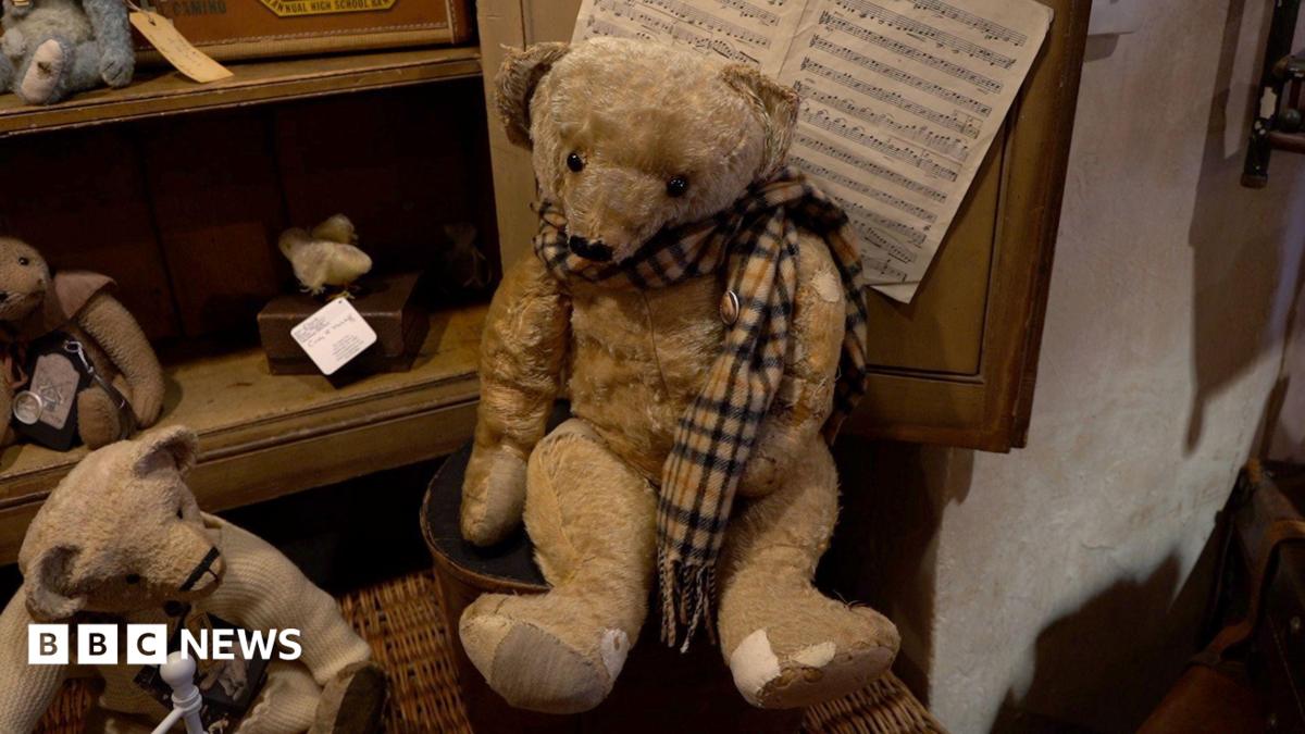 Brideshead Revisited teddy bear to be centrepiece of auction - BBC News
