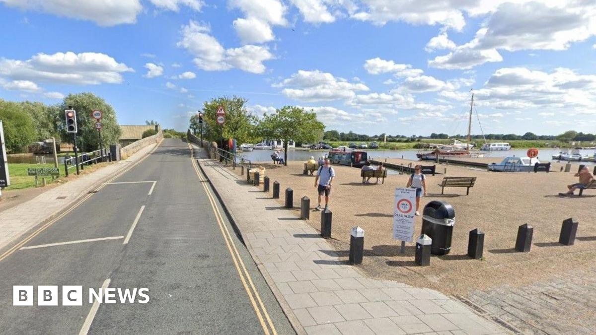 Norfolk Broads incident sees man die in water near Potter Heigham - BBC ...