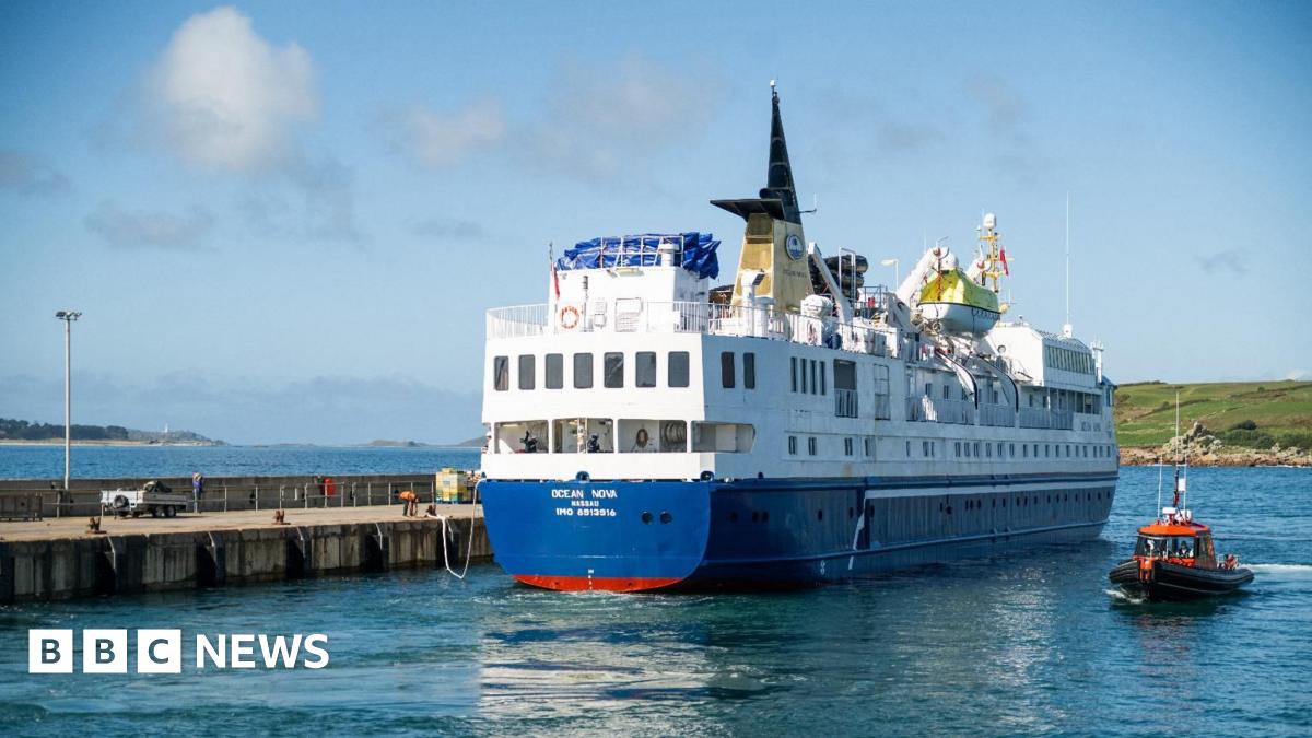 Isles of Scilly welcomes 2025's first cruise ships - BBC News