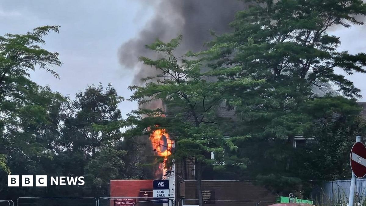 Northamptonshire Police launch probe into fire at disused pub - BBC News