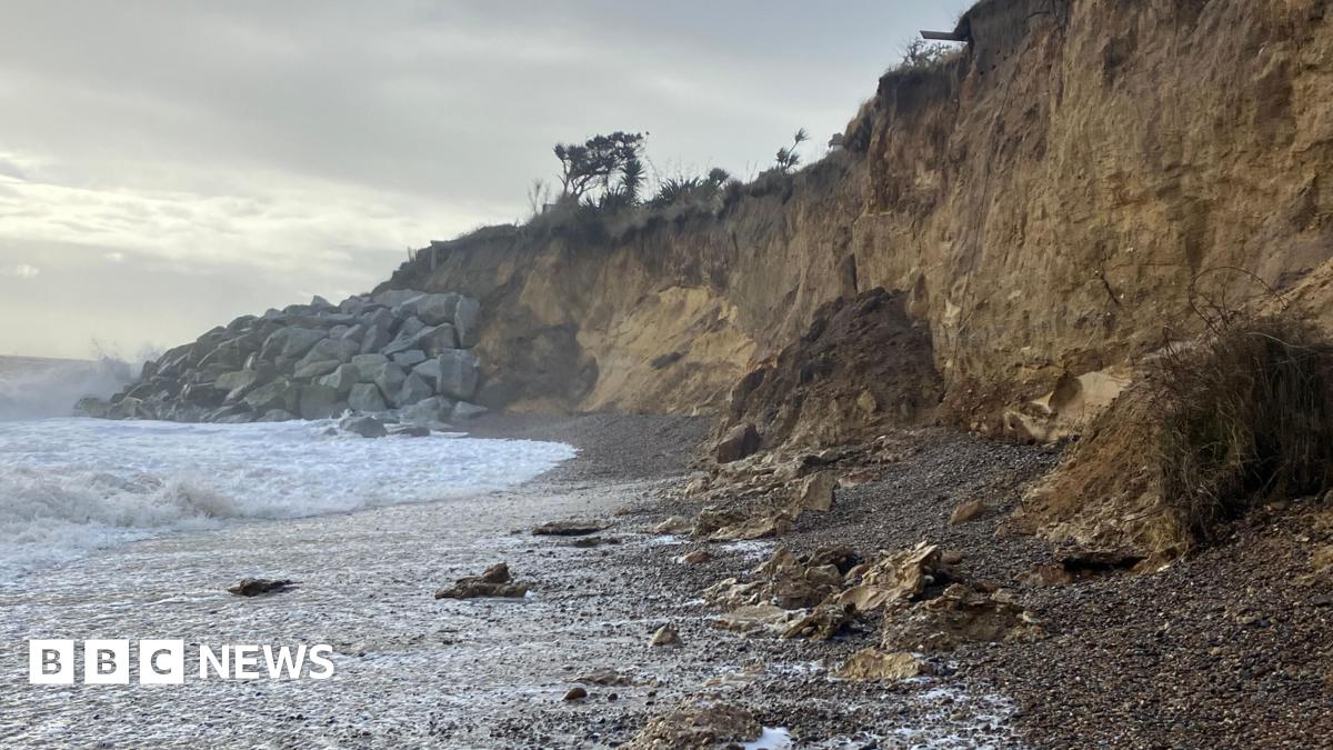 Plans to be submitted within weeks for more rocks at Thorpeness - BBC News