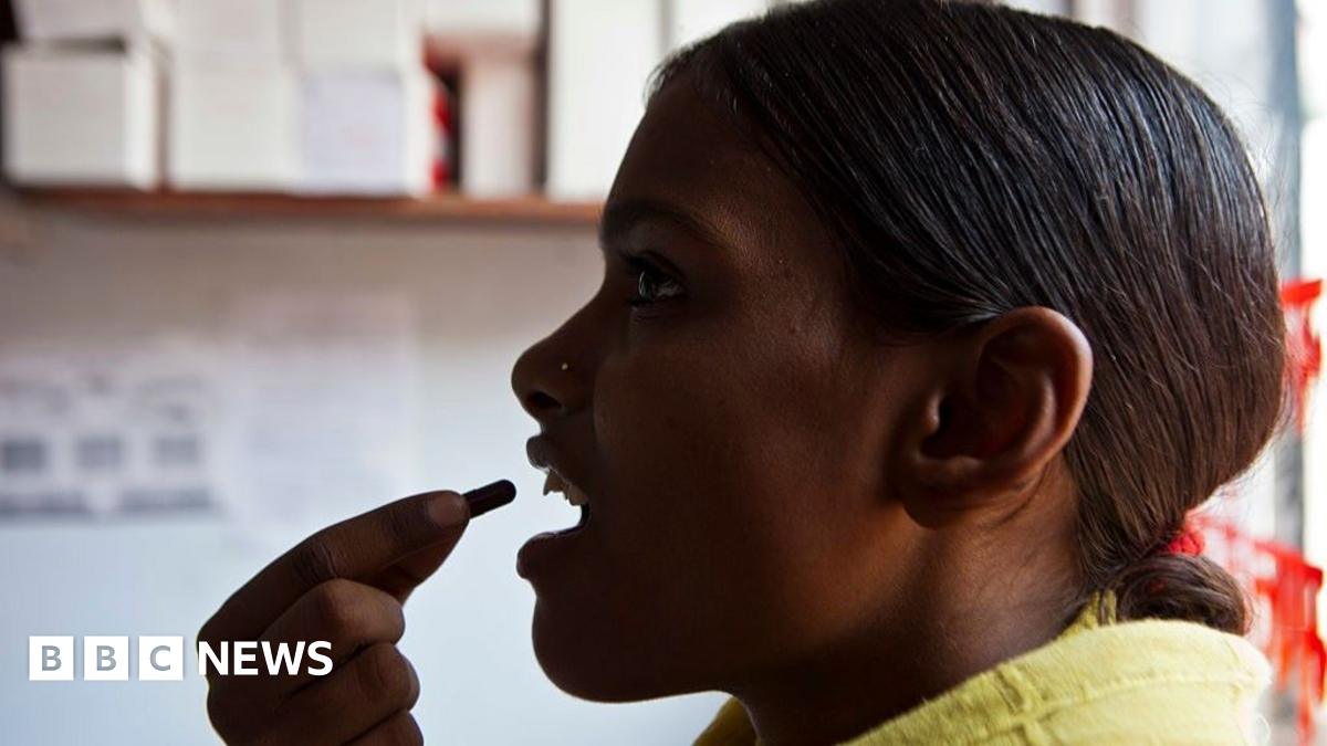 Superbugs thrive as access to antibiotics fails in India - BBC News
