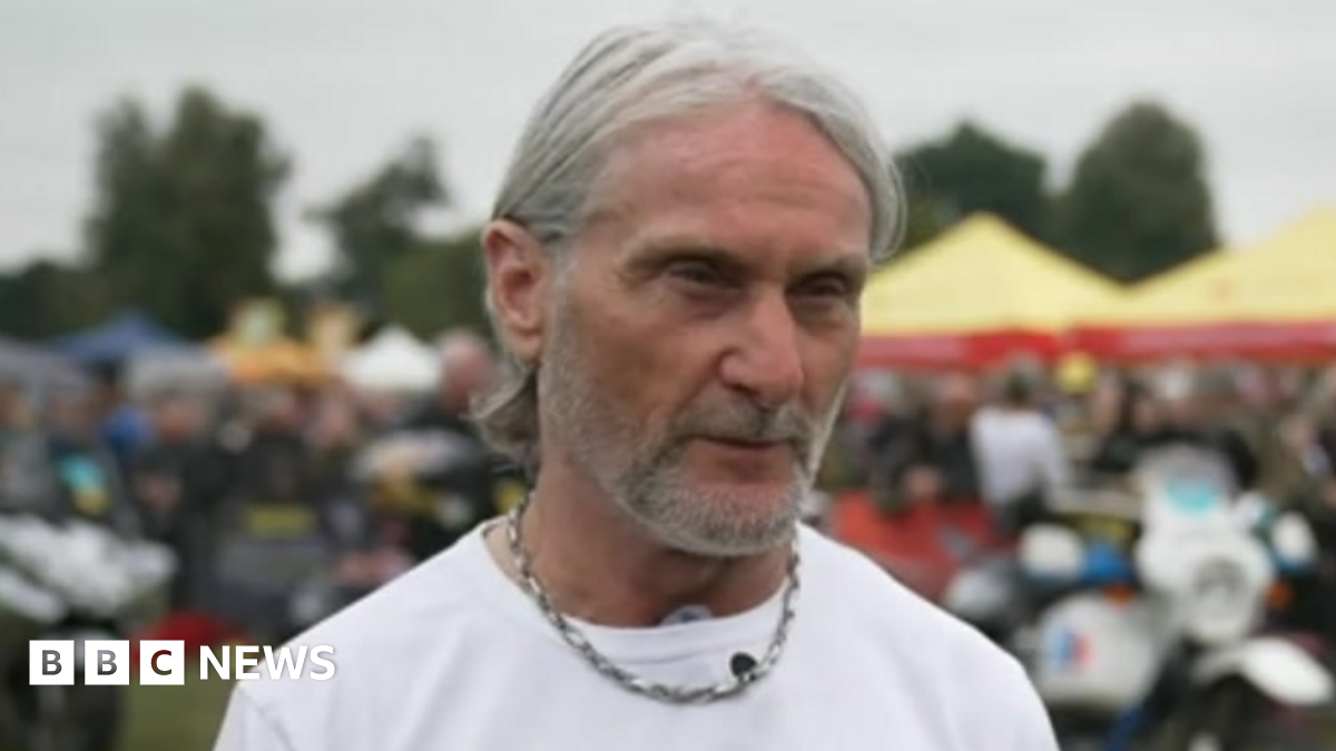 Thousands join Shropshire bike convoy to support air ambulance - BBC News