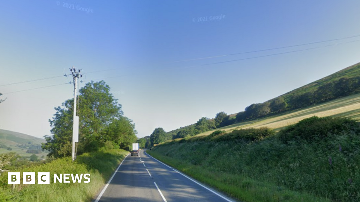 Powys: Motorcyclist dies in A470 crash with Land Rover - BBC News
