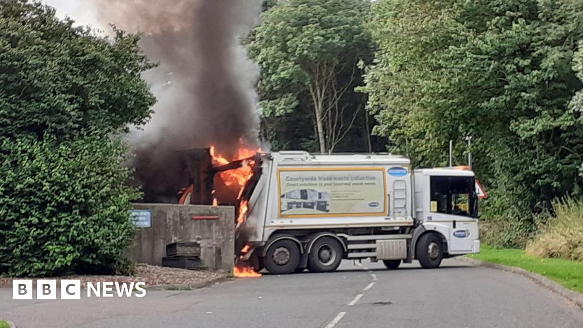 Durham bin men warn of lorry fires caused by disposable vapes - BBC News