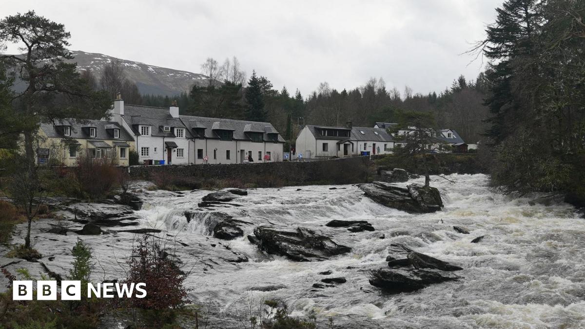 River diesel spill 'clearing' but water still not safe to drink - BBC News