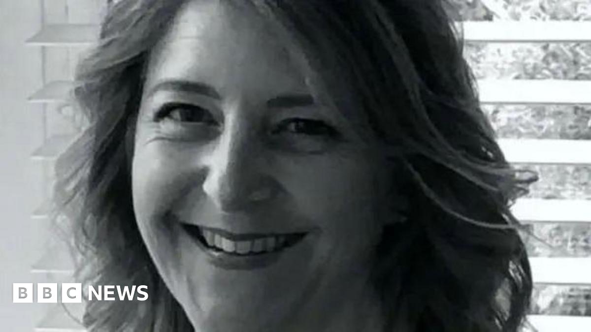 Man accused of ex's hotel murder 'living double life', jury told - BBC News