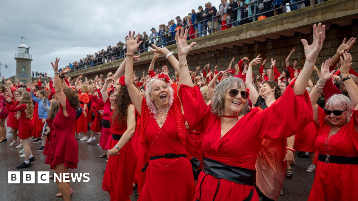 Rain-soaked fans recreate Wuthering Heights dance in Folkestone - BBC News