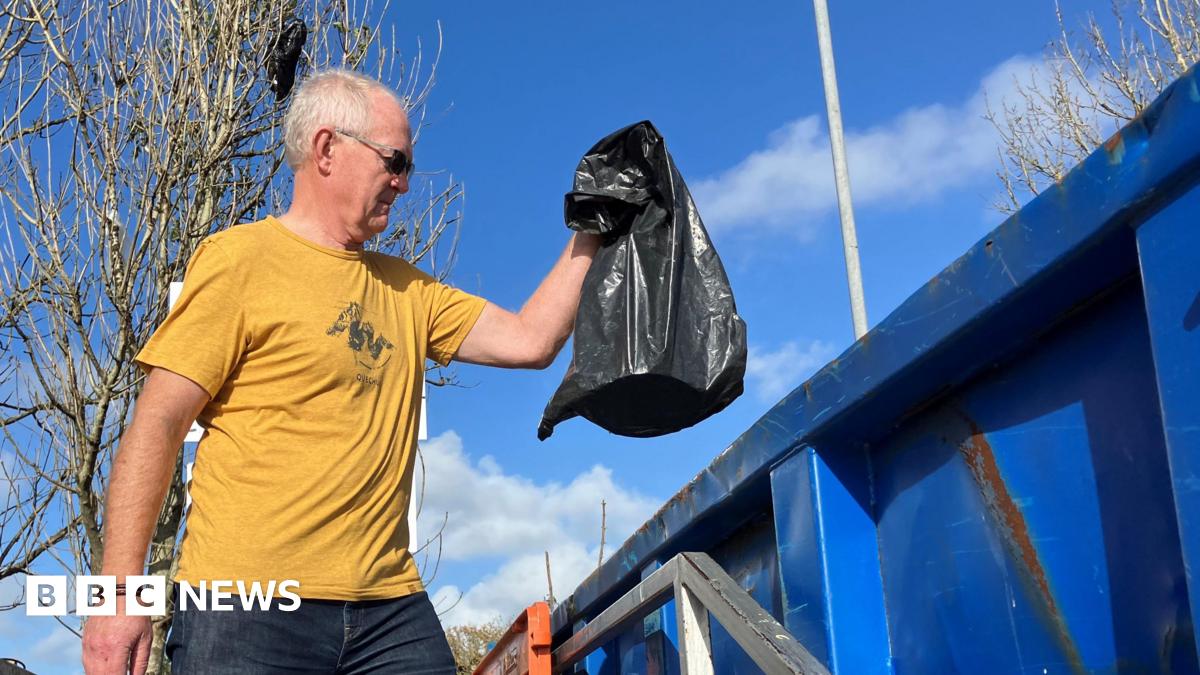 Thousands book slots to use Cornwall recycling centres - BBC News