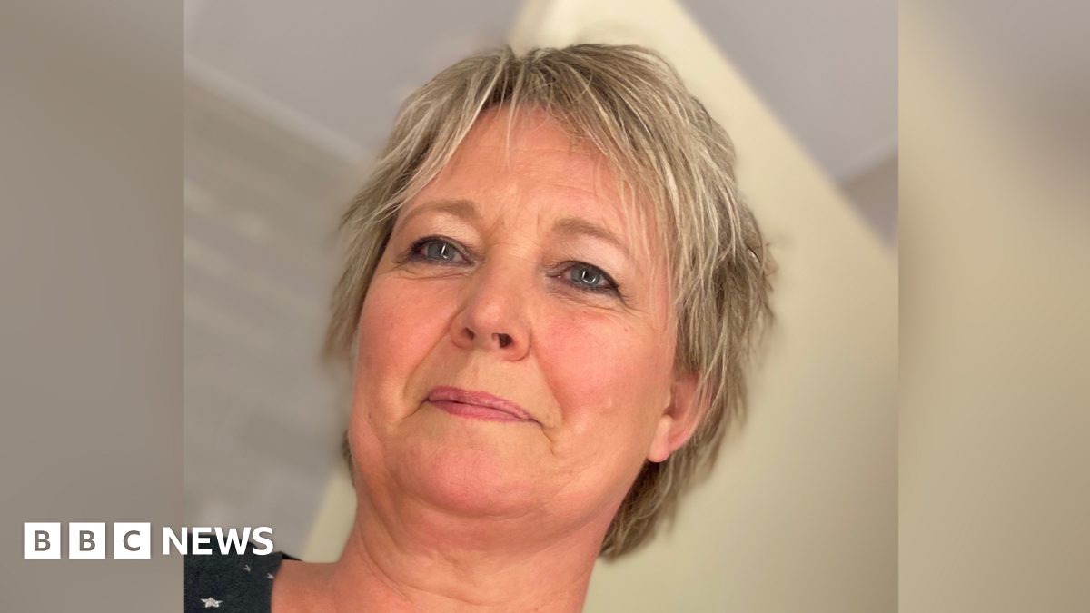 Yaxley support group helps parents with children's mental health - BBC News