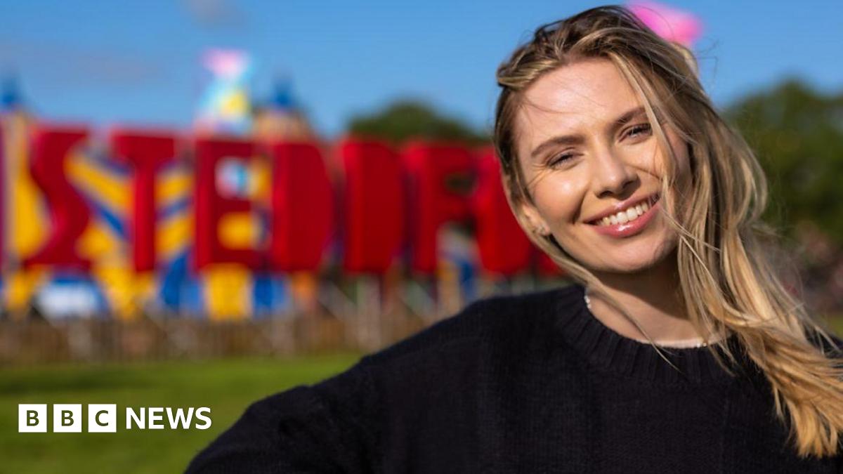 Radio 1 DJ proud to bring north Walian accent to rest of UK - BBC News