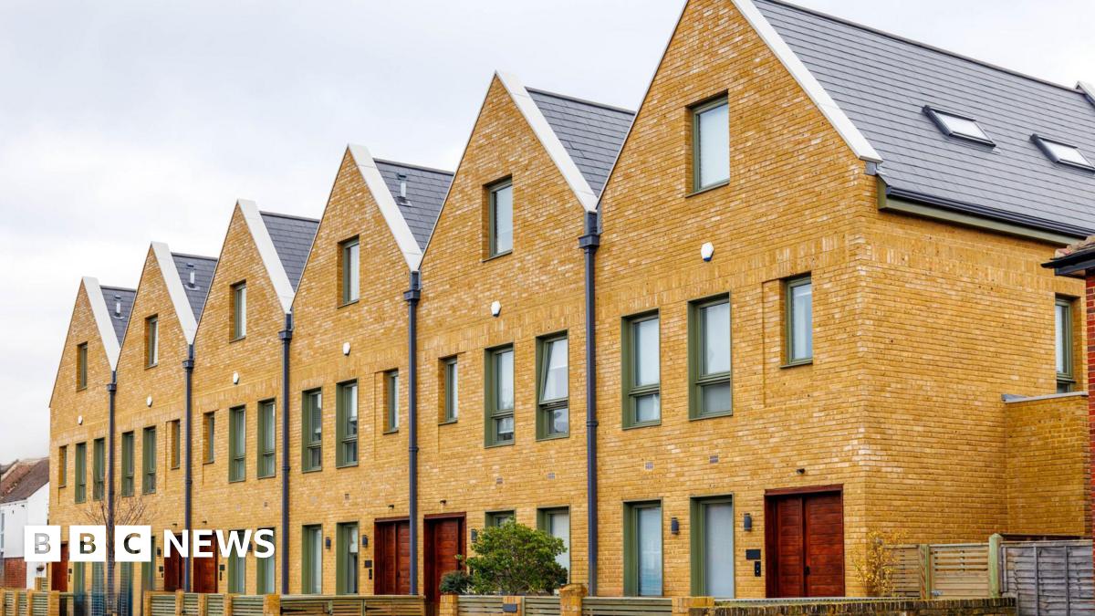 Housing: NIHE could buy up to 600 homes for temporary housing - BBC News