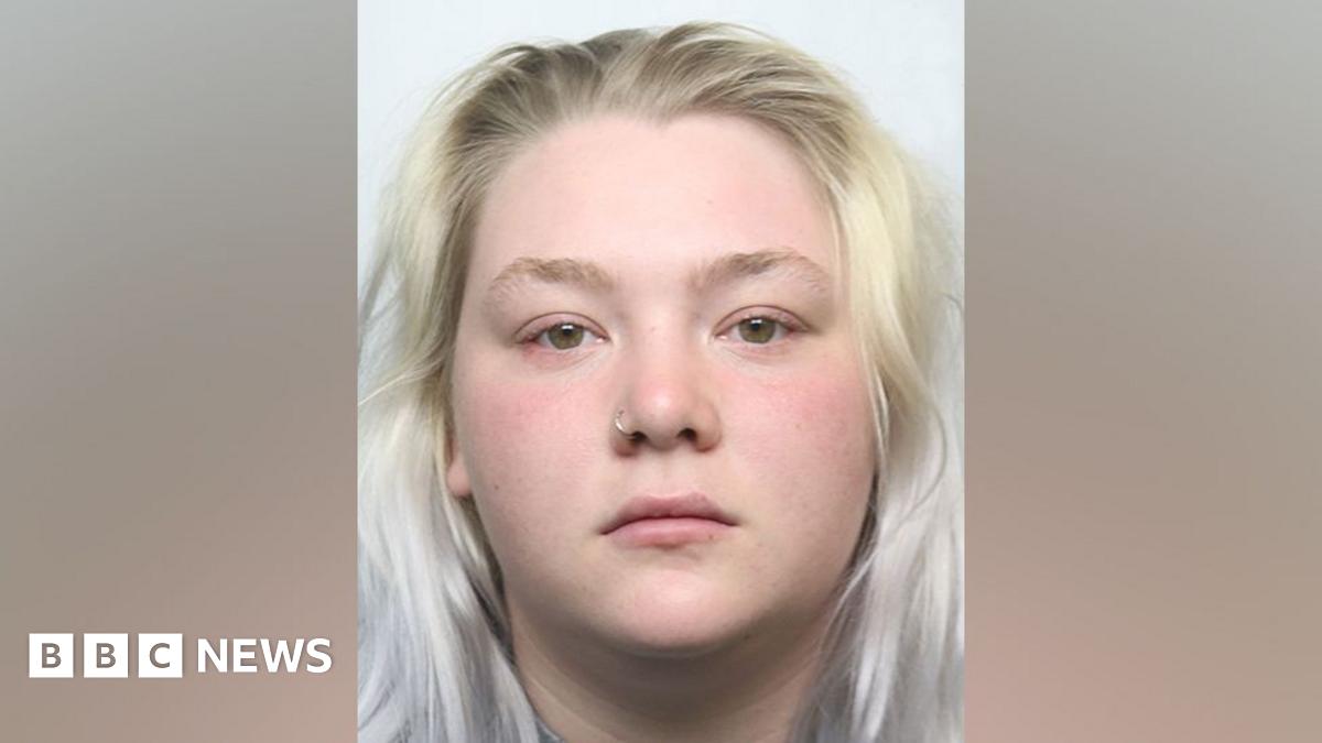 Tamworth care worker who streamed riot aftermath jailed - BBC News