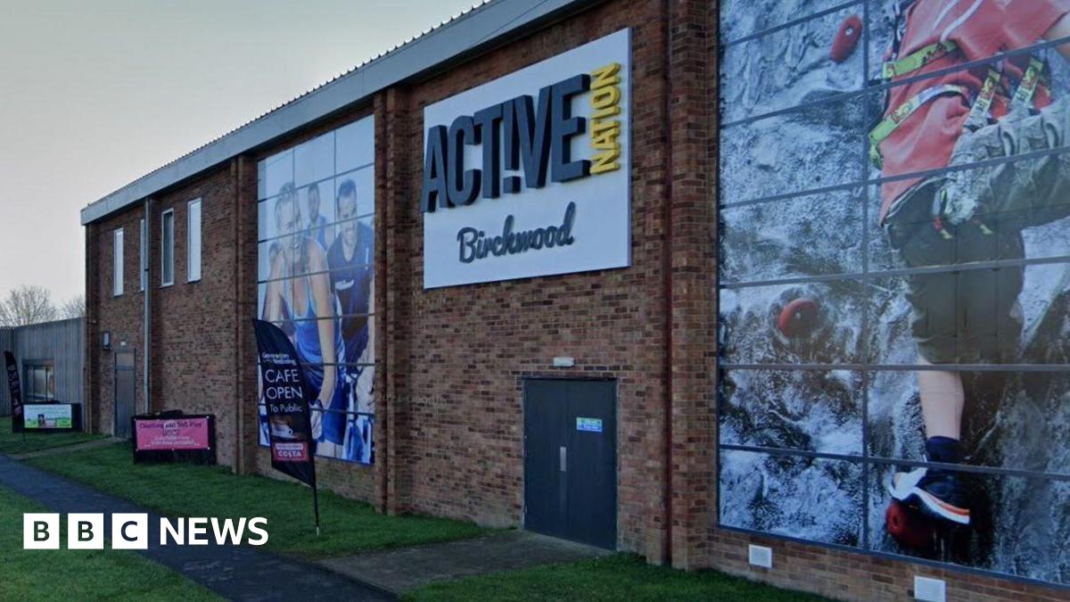 Yarborough and Birchwood leisure centres in Lincoln to reopen - BBC News