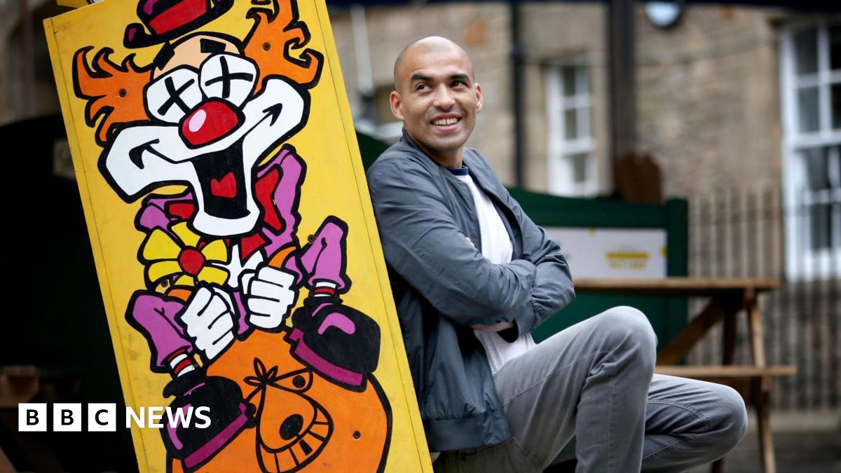 Funniest Edinburgh Fringe jokes from years gone by - BBC News