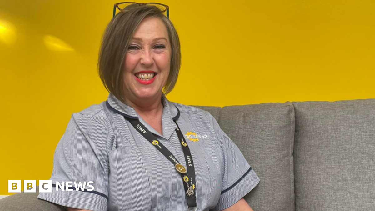 Dougie Mac hospice worker to retire after almost four decades - BBC News