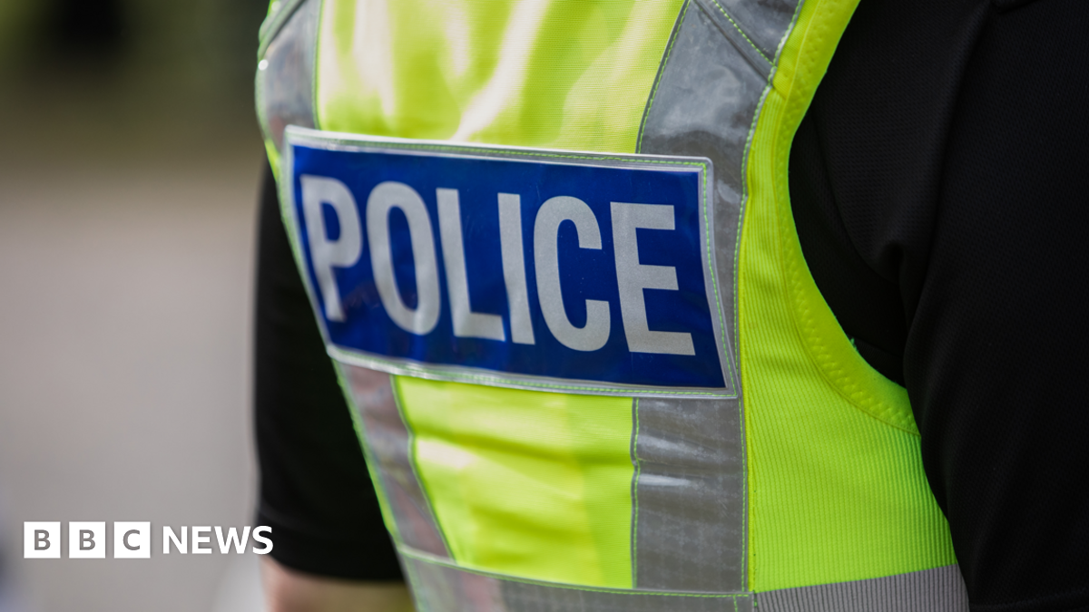 West Mercia Police racist-meme detective sacked - BBC News