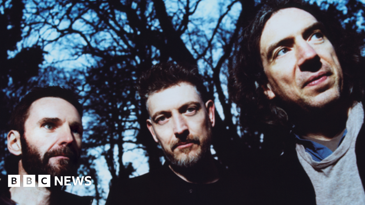 Snow Patrol and The Wombats to headline 2026 Splendour Festival - BBC News