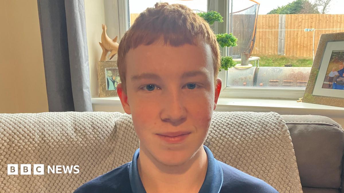 Teenage amputee from Cornwall determined to be football manager - BBC News