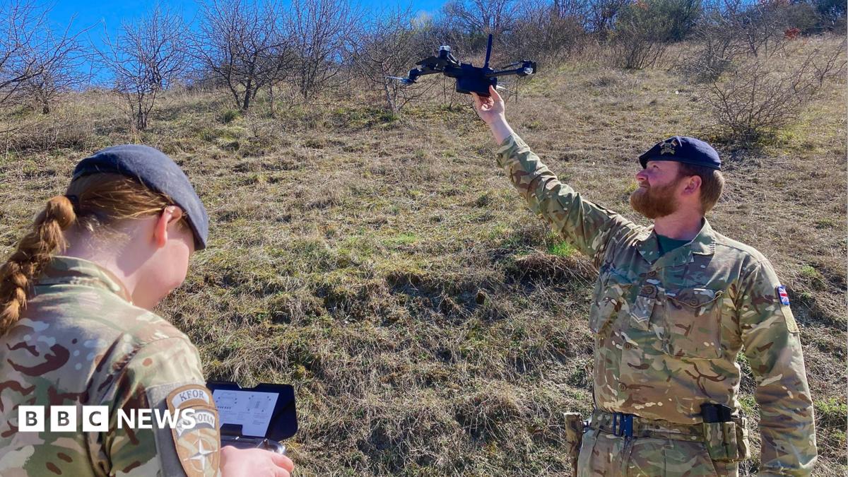 Could British Army experience in Kosovo help Ukraine in future? - BBC News