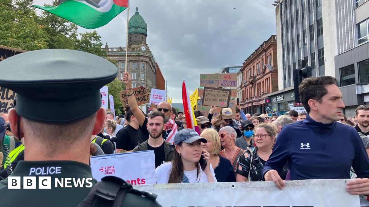 Belfast: Anti-racism protesters rally in city centre - BBC News