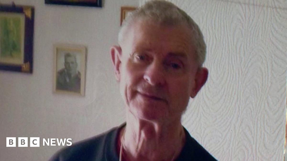 Eugene Carr: Murder victim's family offer reward - BBC News