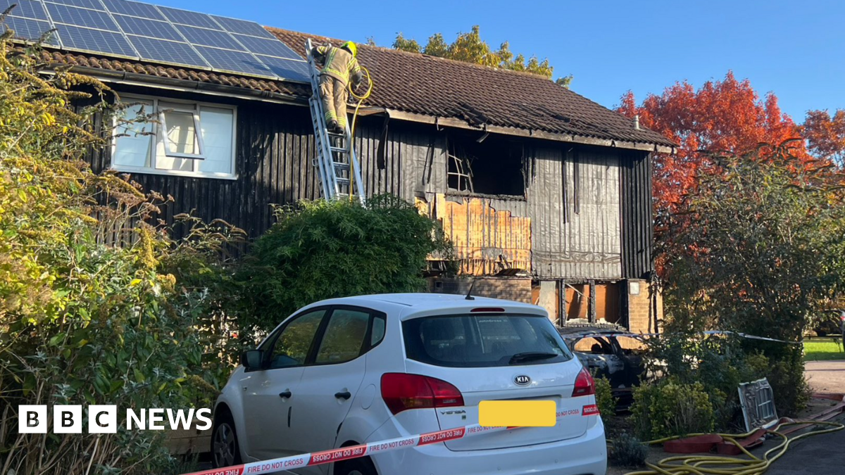 Fire from car spreads through house in Rendlesham - BBC News
