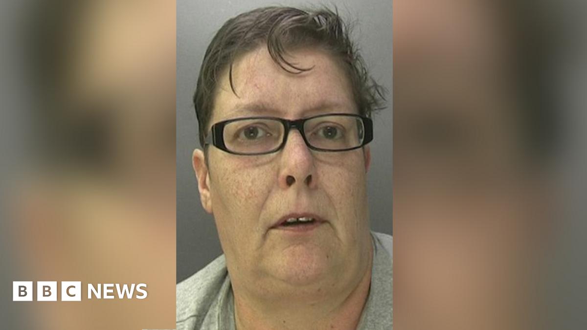 Deborah Carroll jailed for husband's stab murder - BBC News