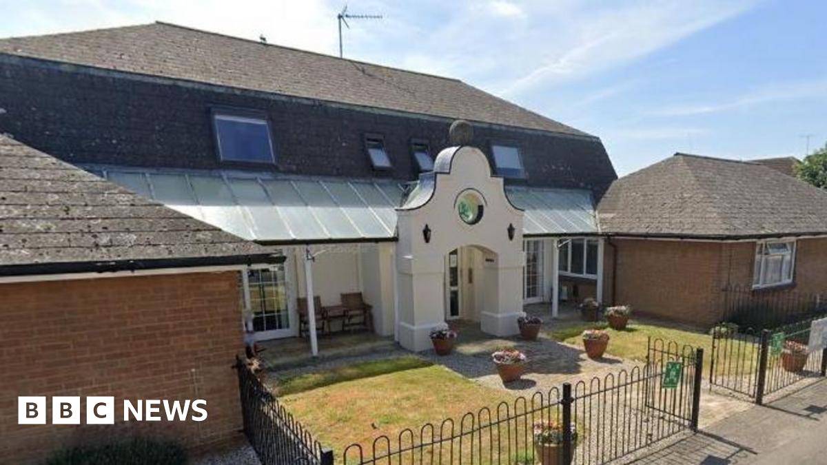 Abbeyfield House in Hadleigh to be reopened as homeless housing - BBC News