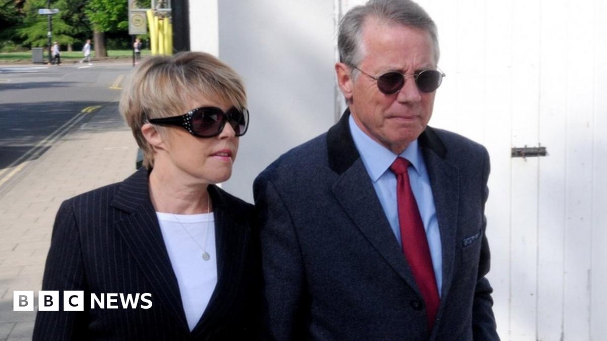 Wadsworths' trial: BBC star 'believed sex accuser was 17' - BBC News