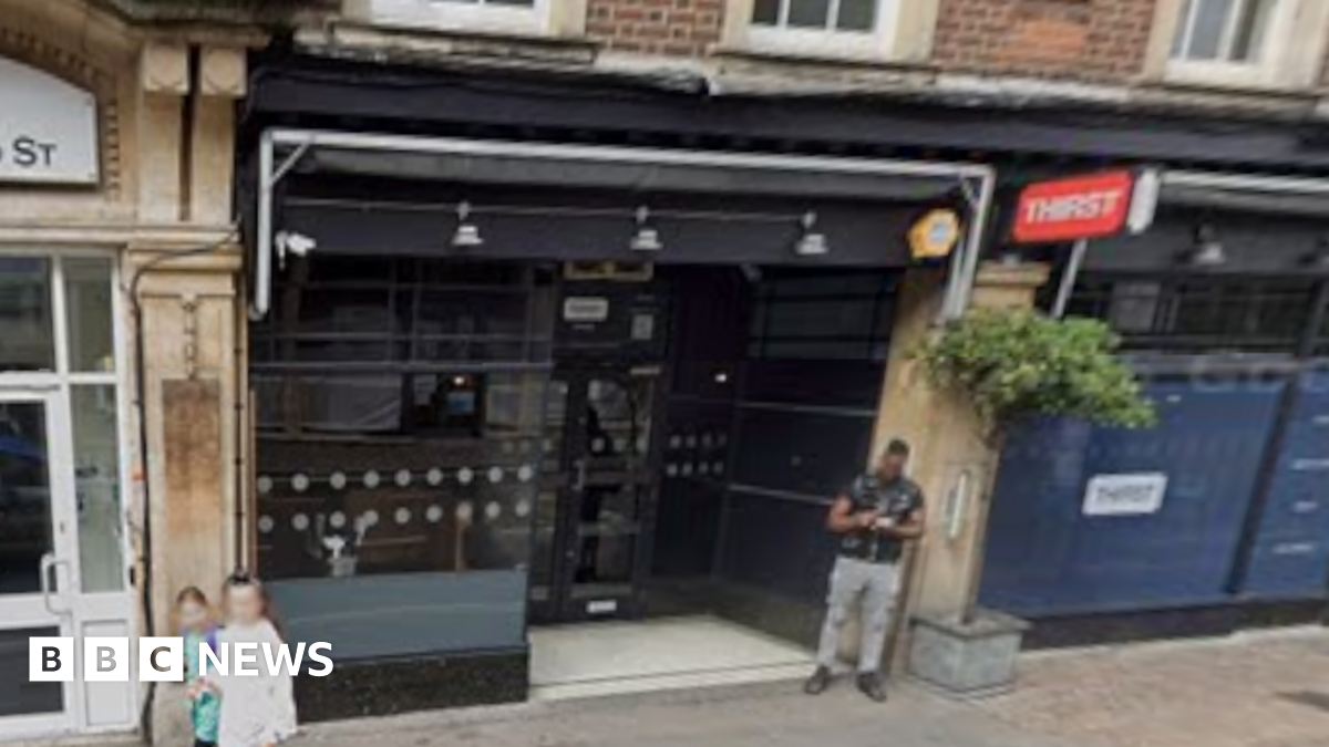 Oxford bar has licence suspended after shisha found on site - BBC News