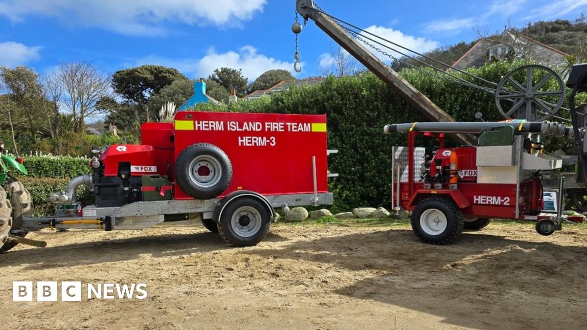New trailers boost firefighting in Herm - BBC News