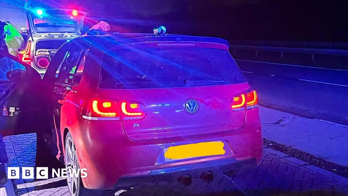 Police seize car after 'lengthy 145mph pursuit' in Hertfordshire - BBC News