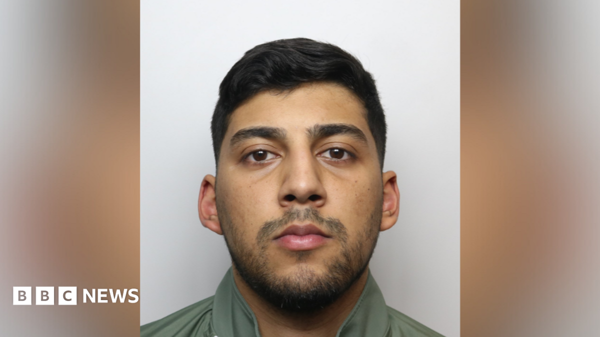 Police search for convicted Bradford drug dealer - BBC News