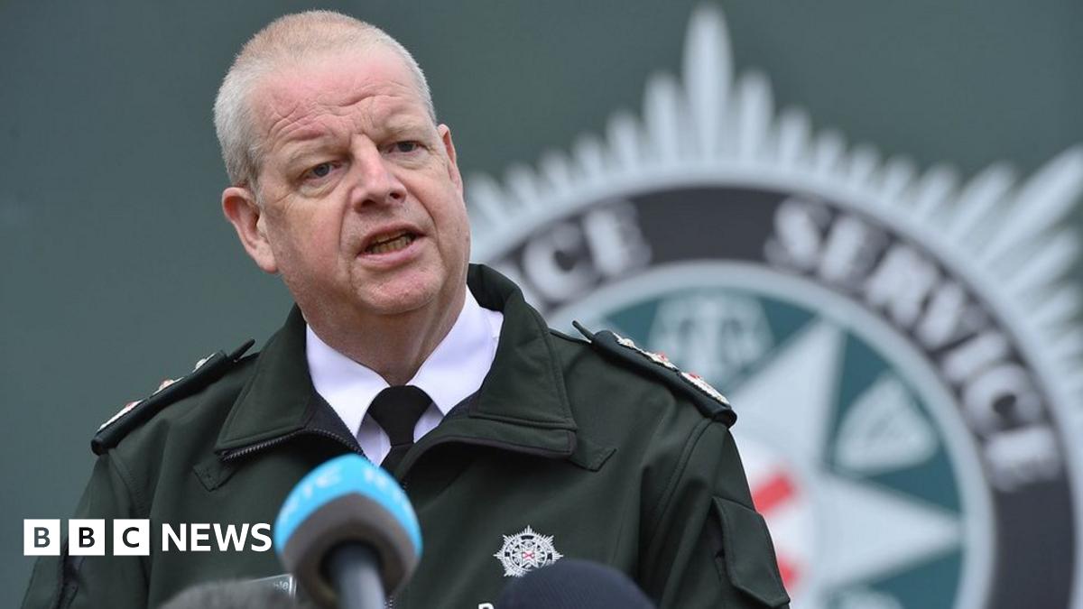 PSNI review: No removal of memorials, says PSNI chief - BBC News