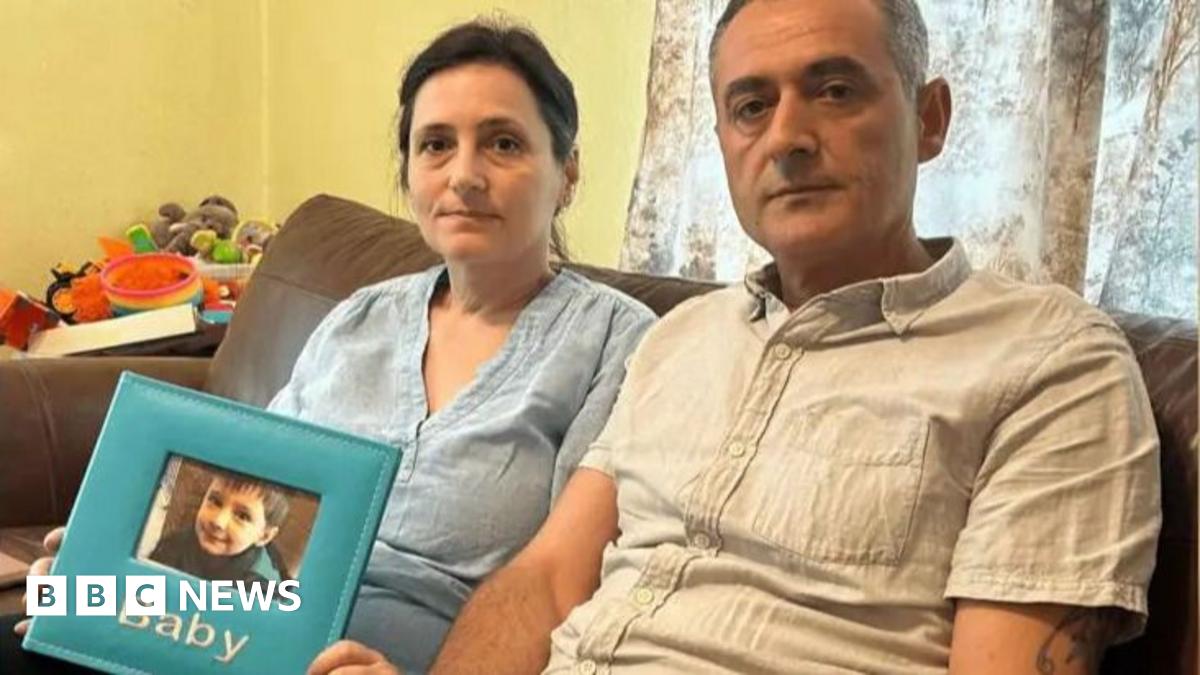 Daniel Klosi: Hospital apologises over death of boy from sepsis - BBC News