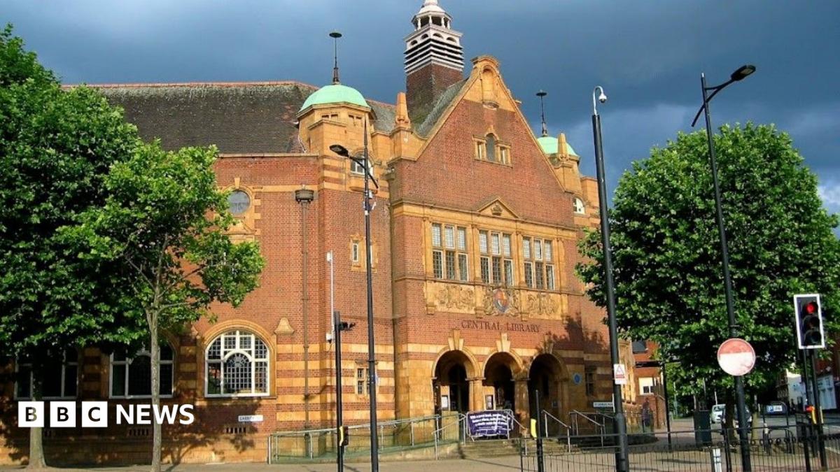 Wolverhampton Central Library restoration scheme under way - BBC News