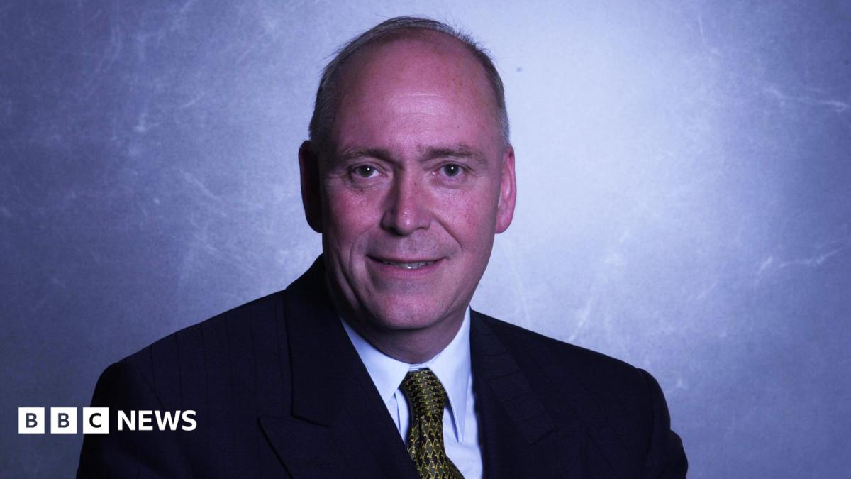 Former Braintree MP Alan Hurst dies, aged 77 - BBC News