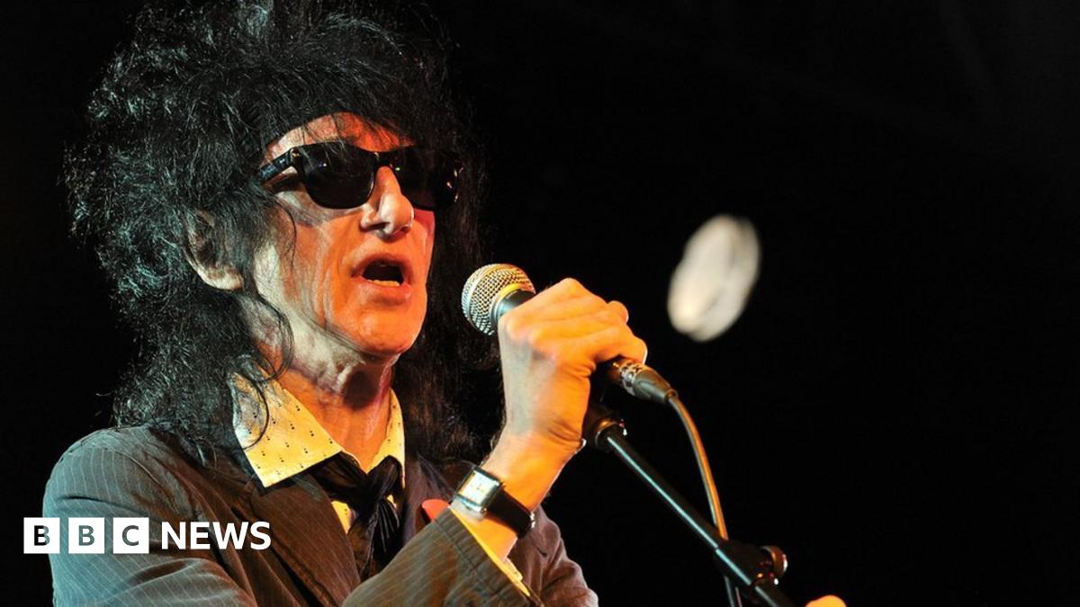 John Cooper Clarke: Punk poet given Freedom Of Salford - BBC News