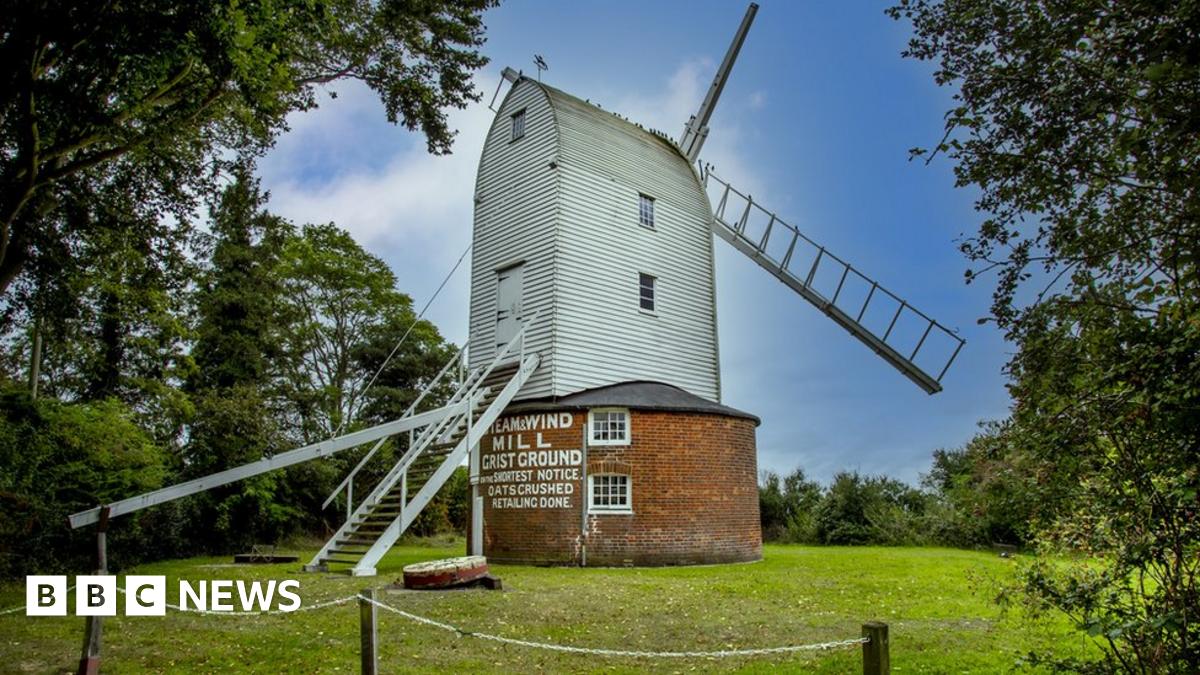 Bocking Windmill: Storm-damaged sails repaired for 300th anniversary ...