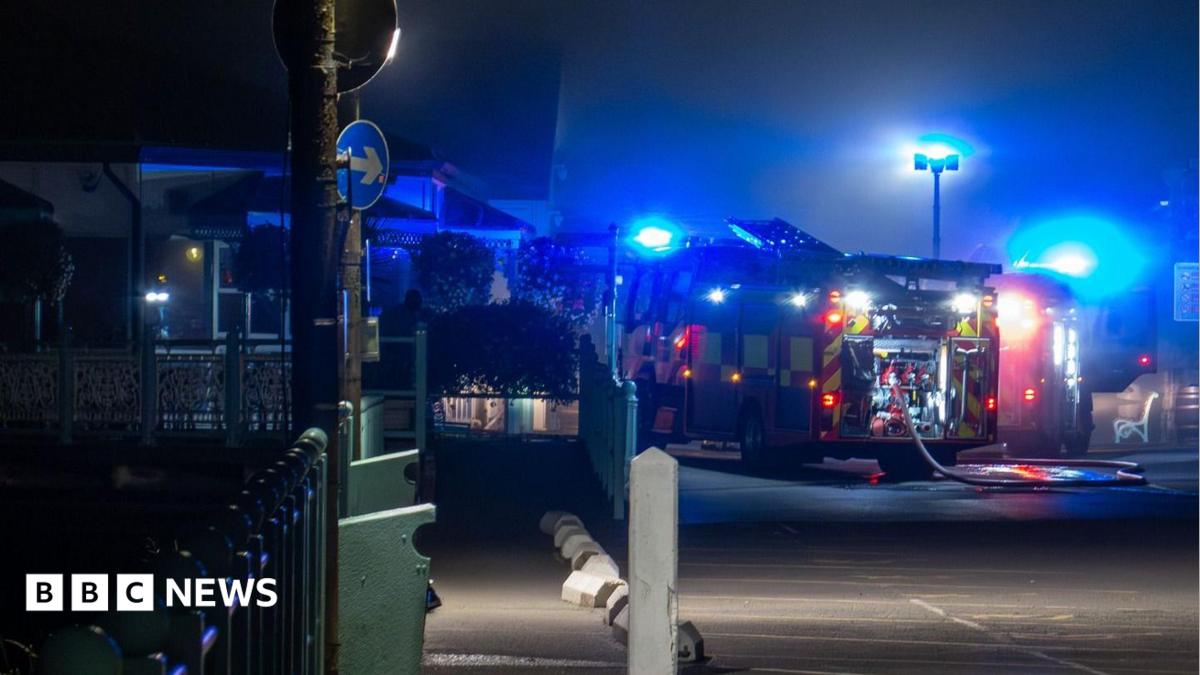 Fire breaks out at Mumbles Pier overnight - BBC News