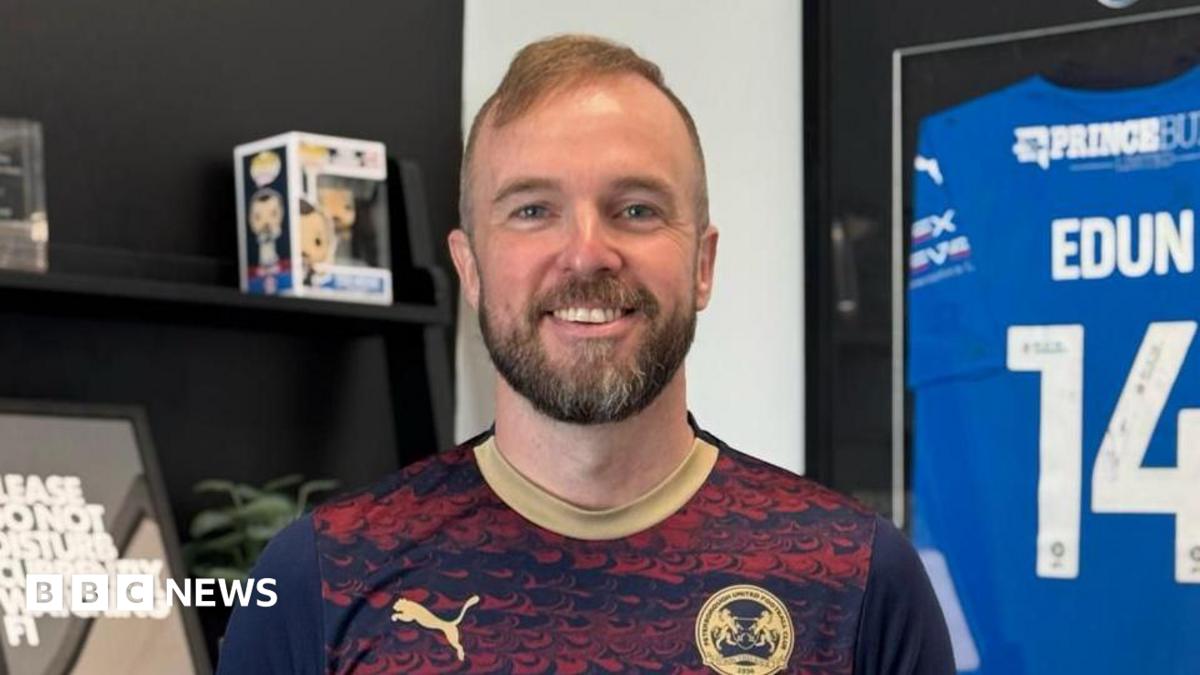 Peterborough United fan from Ohio prepares for EFL Trophy final - BBC News