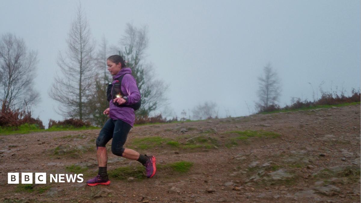 Runner is sole finisher of 47,000ft Shropshire hill challenge - BBC News
