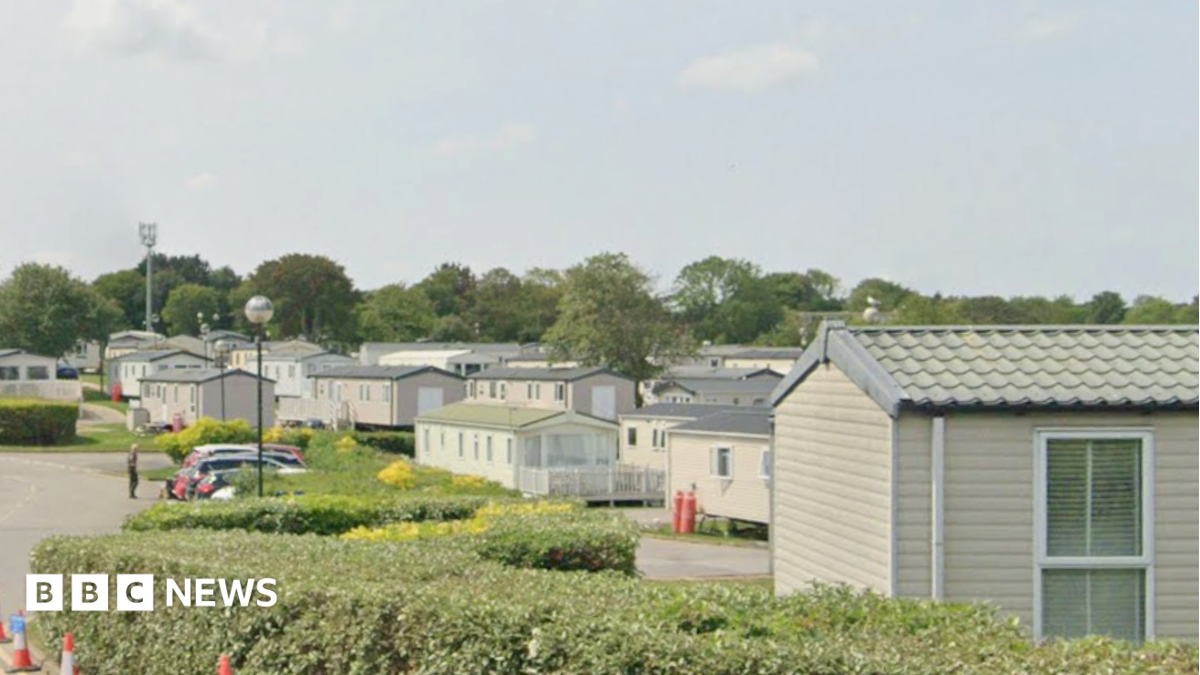 Primrose Valley Holiday Park can expand despite objections - BBC News