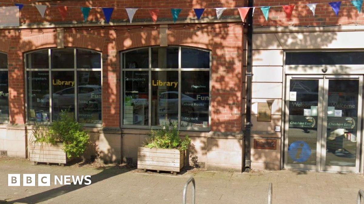 Cheshire East: Ex-deputy leader criticises library cuts plan - BBC News